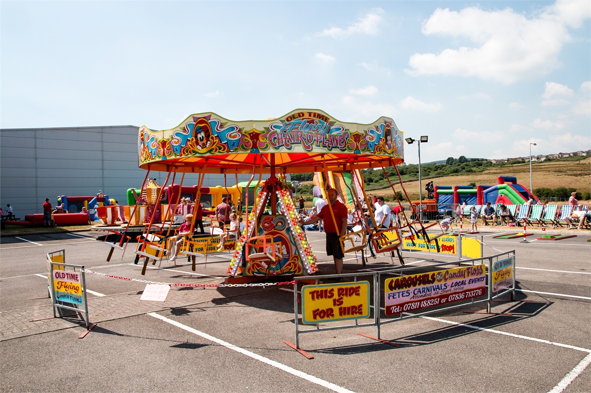 How to plan a Summer Company Party - Bouncy Castles & Inflatable Games ...
